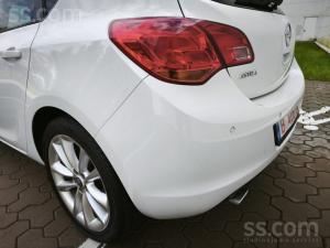 White Opel Astra 2013 in Riga, with an engine capacity of 1.40 L and mileage of 156 thousand km for 5900 €, photo 28 on AUTOMOTO.COM.LV