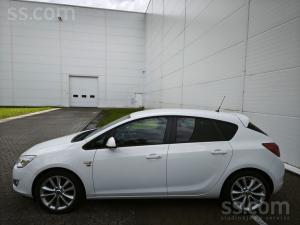 White Opel Astra 2013 in Riga, with an engine capacity of 1.40 L and mileage of 156 thousand km for 5900 €, photo 29 on AUTOMOTO.COM.LV