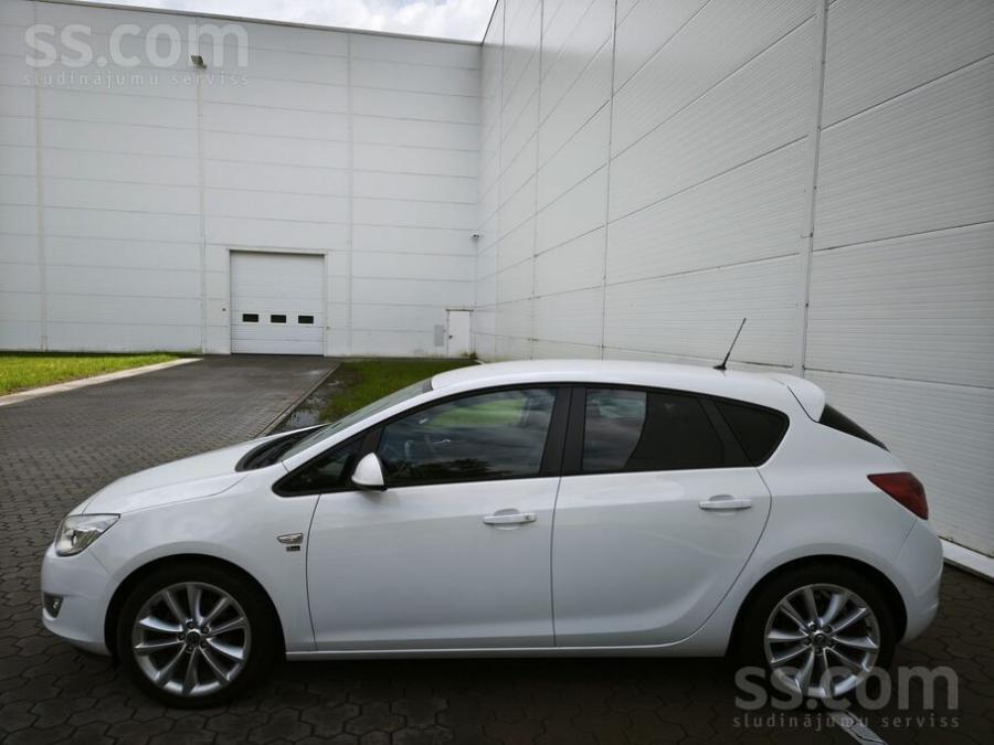 White Opel Astra 2013 in Riga, with an engine capacity of 1.40 L and mileage of 156 thousand km for 5900 €, photo 29 on AUTOMOTO.COM.LV