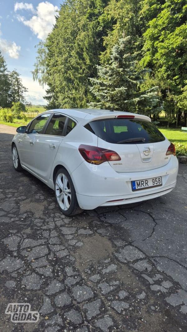 Balts Opel Astra 2013 Šilutė, ar dzinēja tilpumu 1.70 L un nobraukumu 318 tūkst. km par 3500 €, foto 3 vietnē AUTOMOTO.COM.LV