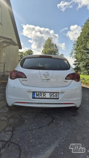 White Opel Astra 2013 in Silute, with an engine capacity of 1.70 L and mileage of 318 thousand km for 3500 €, photo 8 on AUTOMOTO.COM.LV