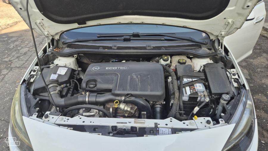 White Opel Astra 2013 in Silute, with an engine capacity of 1.70 L and mileage of 318 thousand km for 3500 €, photo 13 on AUTOMOTO.COM.LV