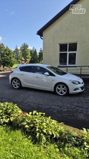 White Opel Astra 2013 in Silute, with an engine capacity of 1.70 L and mileage of 318 thousand km for 3500 €, photo 14 on AUTOMOTO.COM.LV