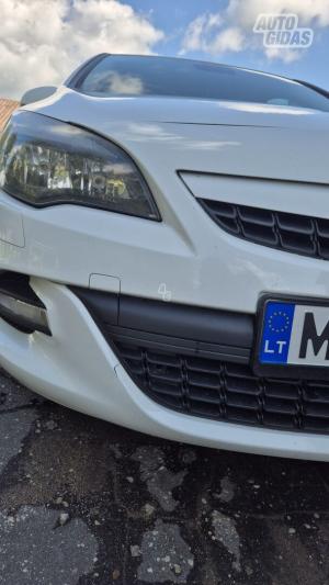 White Opel Astra 2013 in Silute, with an engine capacity of 1.70 L and mileage of 318 thousand km for 3500 €, photo 15 on AUTOMOTO.COM.LV