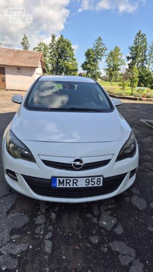 White Opel Astra 2013 in Silute, with an engine capacity of 1.70 L and mileage of 318 thousand km for 3500 €, photo 17 on AUTOMOTO.COM.LV