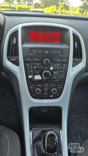 White Opel Astra 2013 in Silute, with an engine capacity of 1.70 L and mileage of 318 thousand km for 3500 €, photo 20 on AUTOMOTO.COM.LV