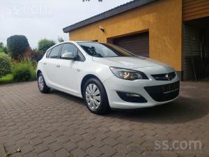 White Opel Astra 2014 in Cesis, with an engine capacity of 1.60 L and mileage of 230 thousand km for 5200 €, photo 3 on AUTOMOTO.COM.LV