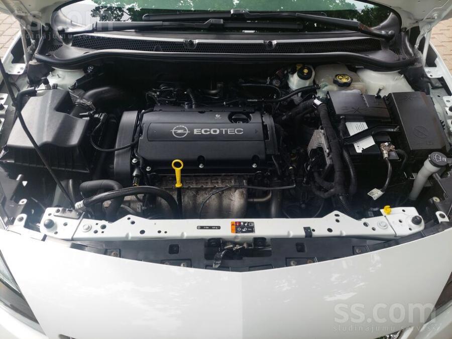 White Opel Astra 2014 in Cesis, with an engine capacity of 1.60 L and mileage of 230 thousand km for 5200 €, photo 14 on AUTOMOTO.COM.LV