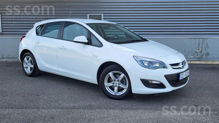 White Opel Astra 2015 in Riga, with an engine capacity of 1.40 L and mileage of 85 thousand km for 2600 €, photo 1 on AUTOMOTO.COM.LV