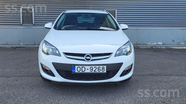 White Opel Astra 2015 in Riga, with an engine capacity of 1.40 L and mileage of 85 thousand km for 6290 €, photo 2 on AUTOMOTO.COM.LV