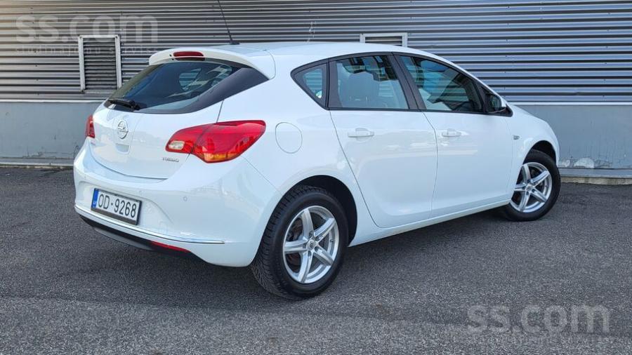 White Opel Astra 2015 in Riga, with an engine capacity of 1.40 L and mileage of 85 thousand km for 2600 €, photo 13 on AUTOMOTO.COM.LV