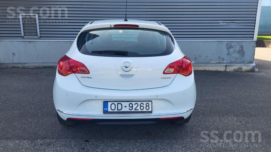 White Opel Astra 2015 in Riga, with an engine capacity of 1.40 L and mileage of 85 thousand km for 2600 €, photo 14 on AUTOMOTO.COM.LV
