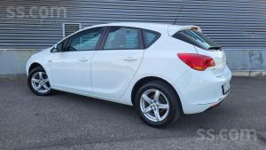 White Opel Astra 2015 in Riga, with an engine capacity of 1.40 L and mileage of 85 thousand km for 2600 €, photo 15 on AUTOMOTO.COM.LV
