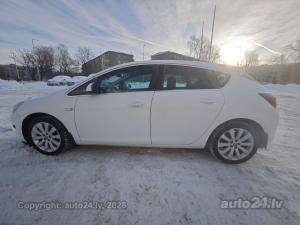 White Opel Astra 2015 in Tallinn, with an engine capacity of 1.40 L and mileage of 152 thousand km for 6200 €, photo 4 on AUTOMOTO.COM.LV