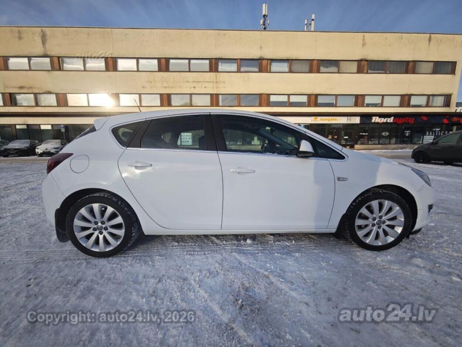 White Opel Astra 2015 in Tallinn, with an engine capacity of 1.40 L and mileage of 152 thousand km for 6200 €, photo 5 on AUTOMOTO.COM.LV
