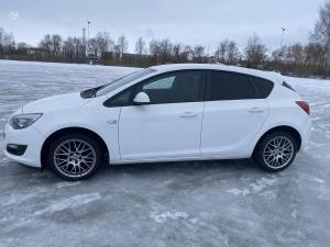 White Opel Astra 2015 in Marijampole, with an engine capacity of 1.40 L and mileage of 168 thousand km for 4550 €, photo 2 on AUTOMOTO.COM.LV