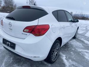 White Opel Astra 2015 in Marijampole, with an engine capacity of 1.40 L and mileage of 168 thousand km for 4550 €, photo 6 on AUTOMOTO.COM.LV
