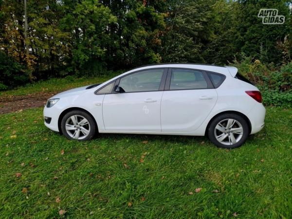 Opel Astra 2015 Viļņa vietnē Balts Opel Astra 2015 Viļņa, ar dzinēja tilpumu 1.60 L un nobraukumu 259 tūkst. km par 5000 €, foto 1 vietnē AUTOMOTO.COM.LV