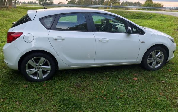 Opel Astra 2015 Viļņa vietnē Balts Opel Astra 2015 Viļņa, ar dzinēja tilpumu 1.60 L un nobraukumu 259 tūkst. km par 5000 €, foto 4 vietnē AUTOMOTO.COM.LV