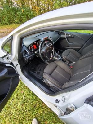 White Opel Astra 2015 in Vilnius, with an engine capacity of 1.60 L and mileage of 259 thousand km for 5000 €, photo 5 on AUTOMOTO.COM.LV