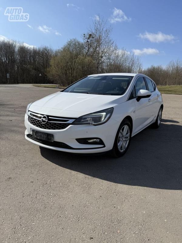 White Opel Astra 2016 in Kaunas, with an engine capacity of 1.60 L and mileage of 261 thousand km for 6950 €, photo 8 on AUTOMOTO.COM.LV