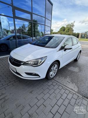 White Opel Astra 2016 in Kaunas, with an engine capacity of 1.60 L and mileage of 266 thousand km for 6700 €, photo 3 on AUTOMOTO.COM.LV
