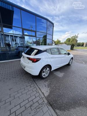 White Opel Astra 2016 in Kaunas, with an engine capacity of 1.60 L and mileage of 266 thousand km for 6700 €, photo 4 on AUTOMOTO.COM.LV