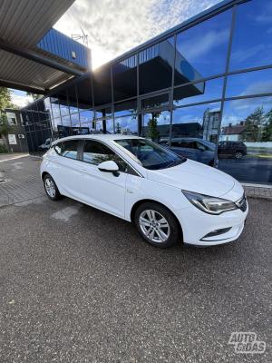 White Opel Astra 2016 in Kaunas, with an engine capacity of 1.60 L and mileage of 266 thousand km for 6700 €, photo 5 on AUTOMOTO.COM.LV