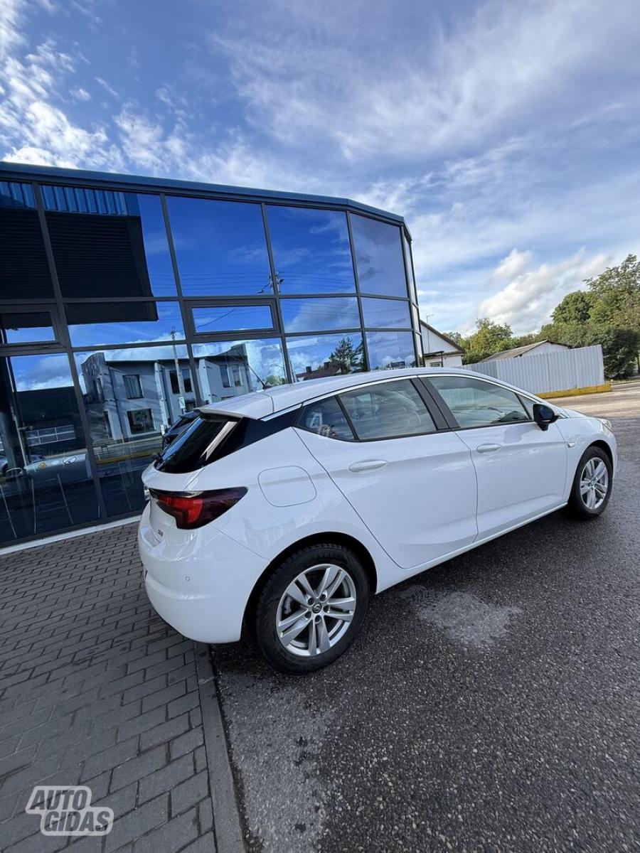 White Opel Astra 2016 in Kaunas, with an engine capacity of 1.60 L and mileage of 266 thousand km for 6700 €, photo 9 on AUTOMOTO.COM.LV