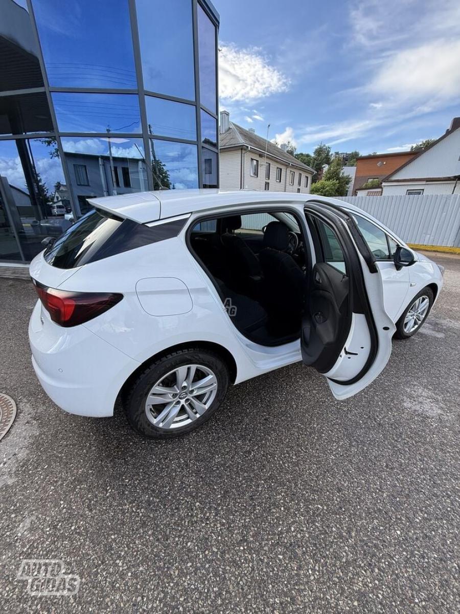 White Opel Astra 2016 in Kaunas, with an engine capacity of 1.60 L and mileage of 266 thousand km for 6700 €, photo 13 on AUTOMOTO.COM.LV