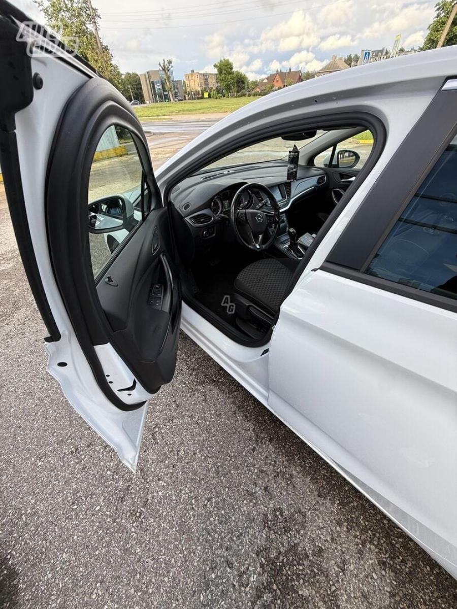 White Opel Astra 2016 in Kaunas, with an engine capacity of 1.60 L and mileage of 266 thousand km for 6700 €, photo 16 on AUTOMOTO.COM.LV