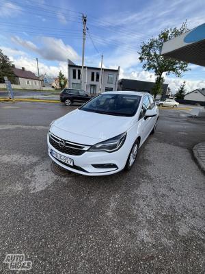 White Opel Astra 2016 in Kaunas, with an engine capacity of 1.60 L and mileage of 266 thousand km for 6700 €, photo 20 on AUTOMOTO.COM.LV
