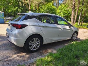 White Opel Astra 2016 in Kaunas, with an engine capacity of 1.60 L and mileage of 255 thousand km for 5800 €, photo 5 on AUTOMOTO.COM.LV