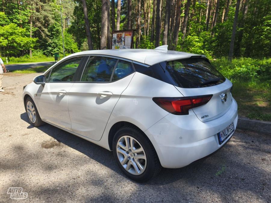 White Opel Astra 2016 in Kaunas, with an engine capacity of 1.60 L and mileage of 255 thousand km for 5800 €, photo 6 on AUTOMOTO.COM.LV