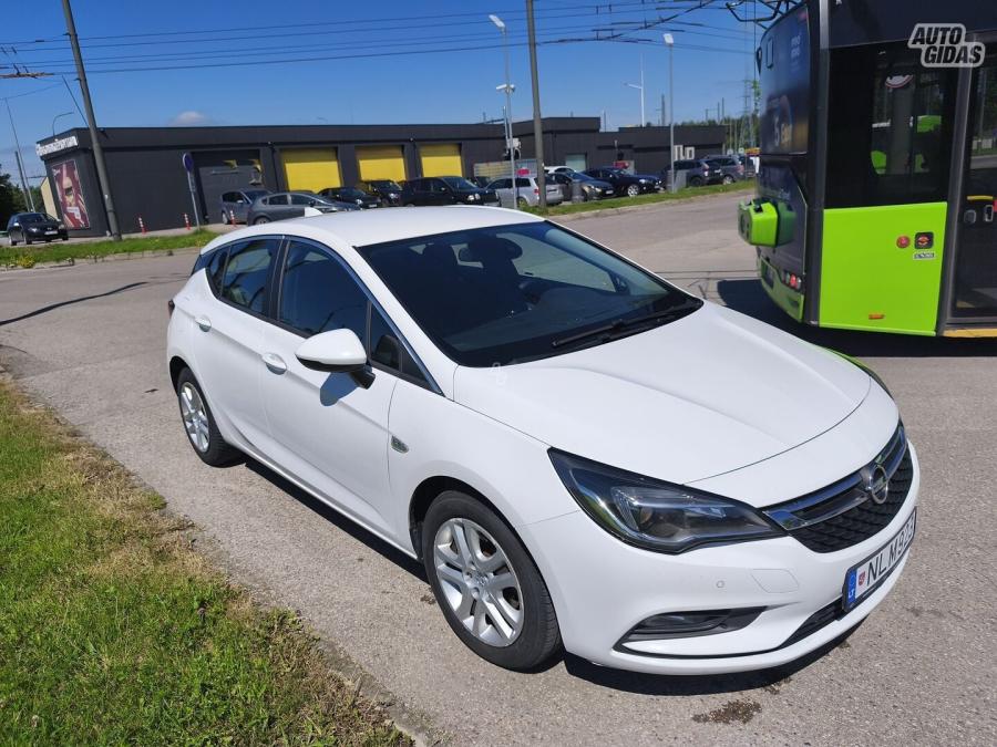 White Opel Astra 2016 in Kaunas, with an engine capacity of 1.60 L and mileage of 255 thousand km for 5500 €, photo 1 on AUTOMOTO.COM.LV