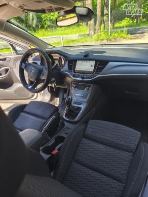 White Opel Astra 2016 in Kaunas, with an engine capacity of 1.60 L and mileage of 255 thousand km for 5500 €, photo 11 on AUTOMOTO.COM.LV