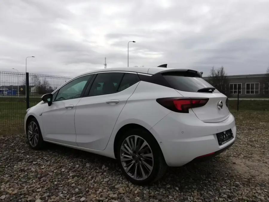 White Opel Astra 2016 in Saldus, with an engine capacity of 1.60 L and mileage of 151 thousand km for 8500 €, photo 5 on AUTOMOTO.COM.LV