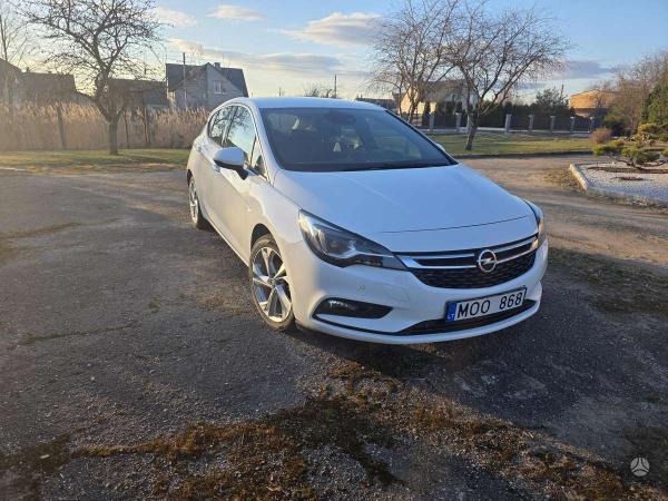 White Opel Astra 2016 in Siauliai, with an engine capacity of 1.60 L and mileage of 199 thousand km for 6199 €, photo 1 on AUTOMOTO.COM.LV