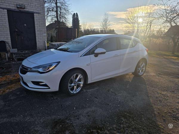 White Opel Astra 2016 in Siauliai, with an engine capacity of 1.60 L and mileage of 199 thousand km for 6199 €, photo 3 on AUTOMOTO.COM.LV