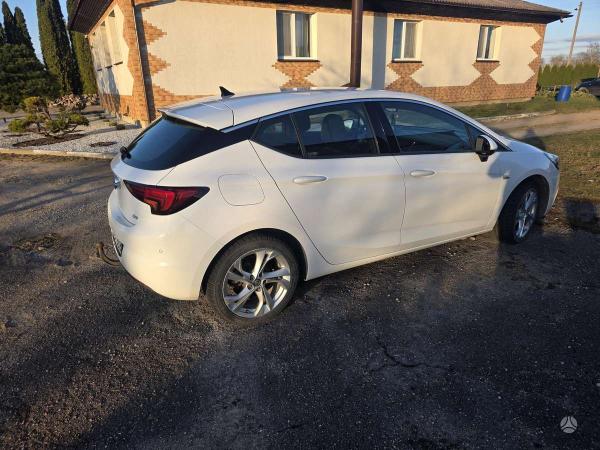 White Opel Astra 2016 in Siauliai, with an engine capacity of 1.60 L and mileage of 199 thousand km for 6199 €, photo 5 on AUTOMOTO.COM.LV