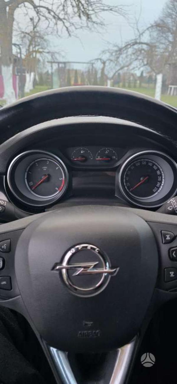 White Opel Astra 2016 in Siauliai, with an engine capacity of 1.60 L and mileage of 199 thousand km for 6199 €, photo 7 on AUTOMOTO.COM.LV