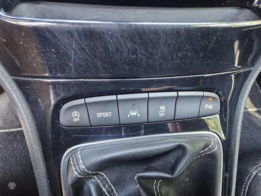 Balts Opel Astra 2016 Tauragė, ar dzinēja tilpumu 1.60 L un nobraukumu 230 tūkst. km par 5500 €, foto 17 vietnē AUTOMOTO.COM.LV