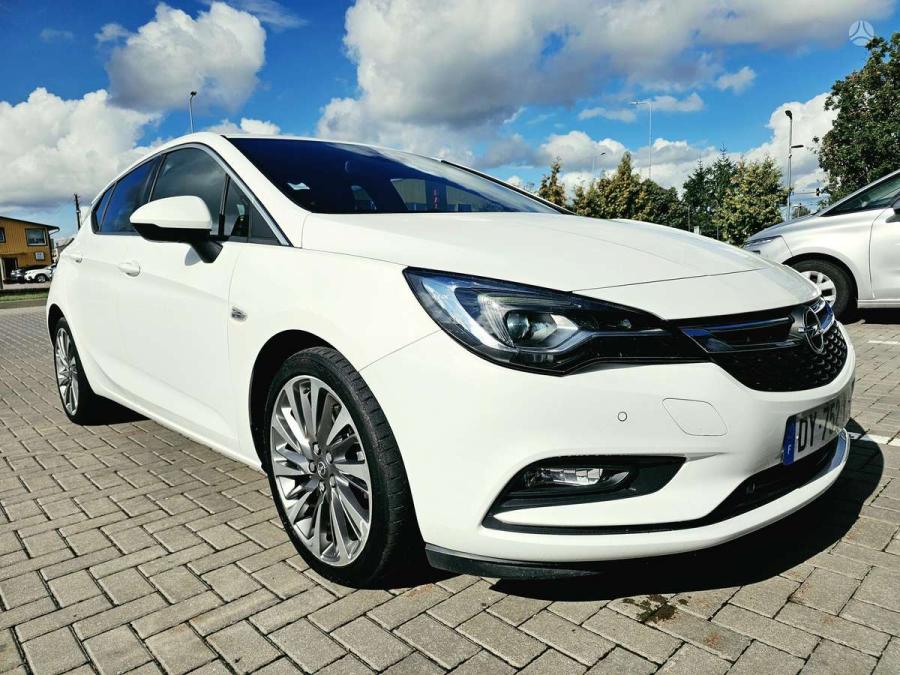 White Opel Astra 2016 in Taurage, with an engine capacity of 1.60 L and mileage of 230 thousand km for 5300 €, photo 3 on AUTOMOTO.COM.LV
