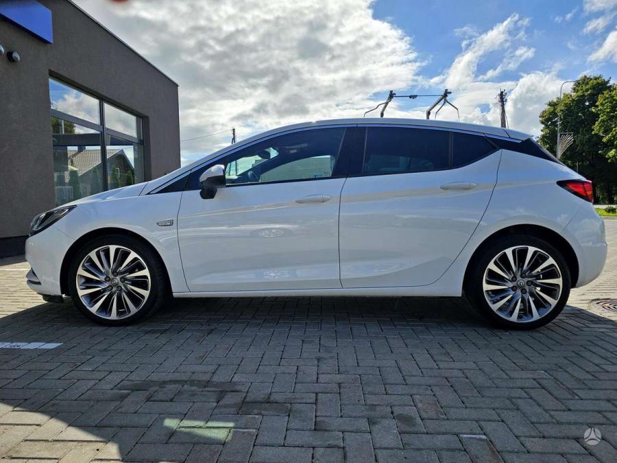 White Opel Astra 2016 in Taurage, with an engine capacity of 1.60 L and mileage of 230 thousand km for 5300 €, photo 4 on AUTOMOTO.COM.LV