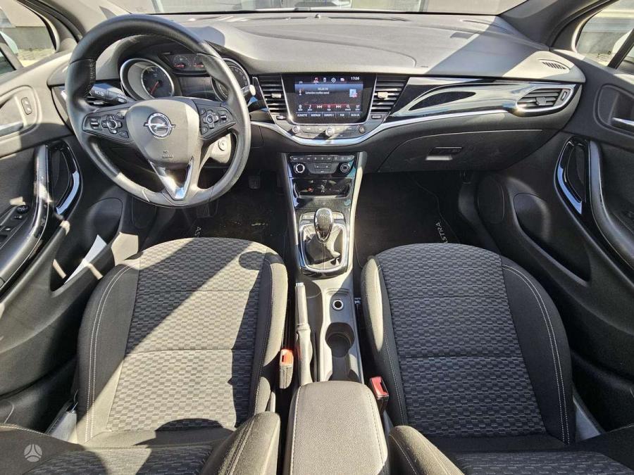 White Opel Astra 2016 in Taurage, with an engine capacity of 1.60 L and mileage of 230 thousand km for 5300 €, photo 10 on AUTOMOTO.COM.LV