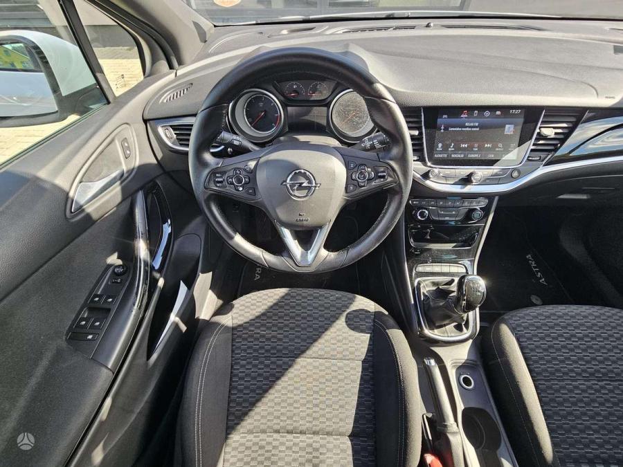 White Opel Astra 2016 in Taurage, with an engine capacity of 1.60 L and mileage of 230 thousand km for 5300 €, photo 11 on AUTOMOTO.COM.LV