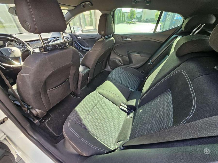 White Opel Astra 2016 in Taurage, with an engine capacity of 1.60 L and mileage of 230 thousand km for 5300 €, photo 14 on AUTOMOTO.COM.LV