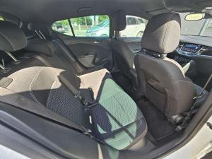 White Opel Astra 2016 in Taurage, with an engine capacity of 1.60 L and mileage of 230 thousand km for 5300 €, photo 15 on AUTOMOTO.COM.LV