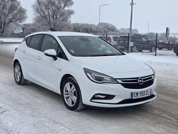 White Opel Astra 2017 in Taurage, with an engine capacity of 1.60 L and mileage of 219 thousand km for 6700 €, photo 1 on AUTOMOTO.COM.LV
