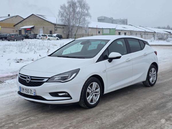 White Opel Astra 2017 in Taurage, with an engine capacity of 1.60 L and mileage of 219 thousand km for 6700 €, photo 2 on AUTOMOTO.COM.LV